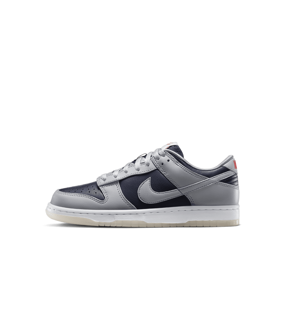 วันเปิดตัว Dunk Low “College Navy” ผู้หญิง. Nike SNKRS TH