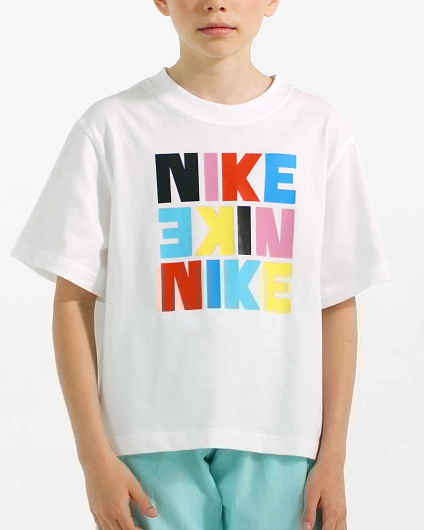 Nike Sportswear Older Kids' (Girls') T-Shirt. Nike SG