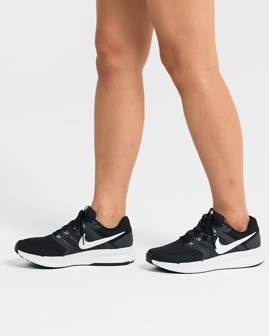 Nike Run Swift 3 女款路跑鞋。Nike TW