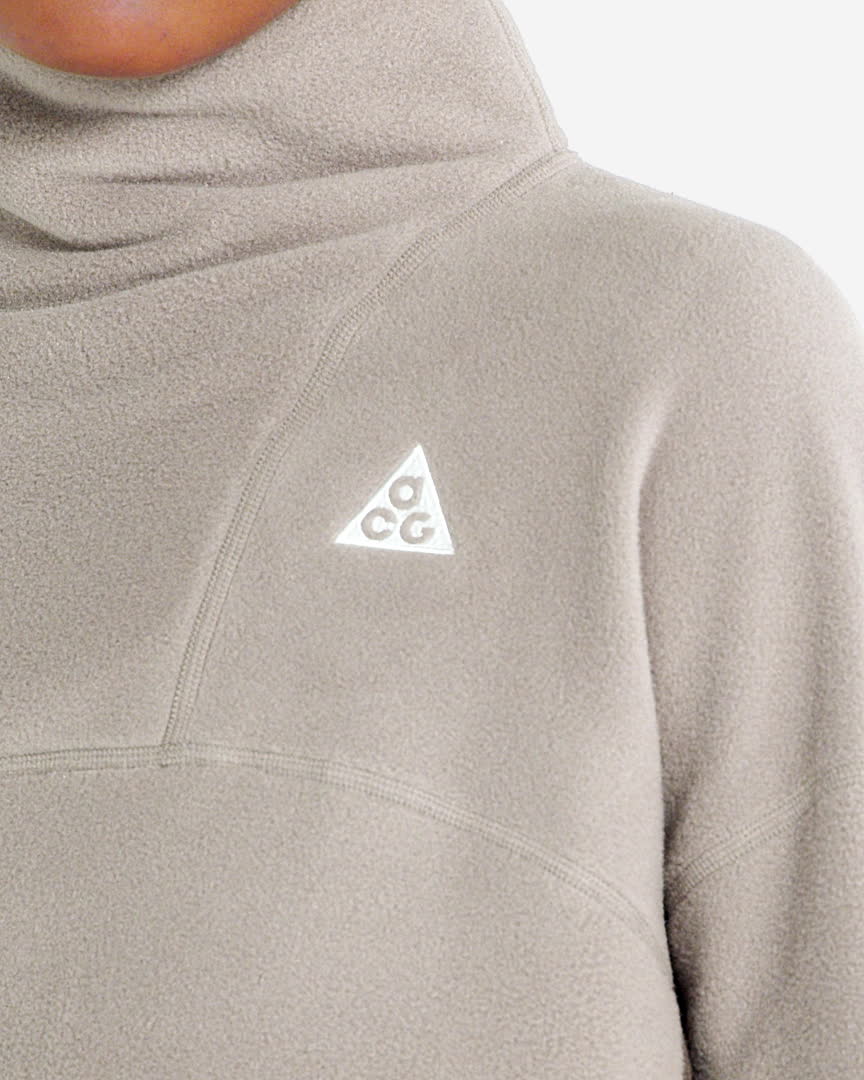 Nike ACG "Wolf Tree" Damenoberteil. Nike DE