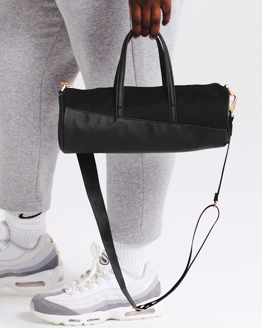 Nike Women's Classic Barrel Bag (5L). Nike HU