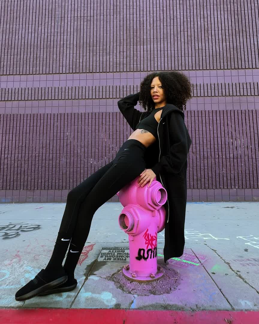 Nike Burrow Women's Slippers. Nike SI